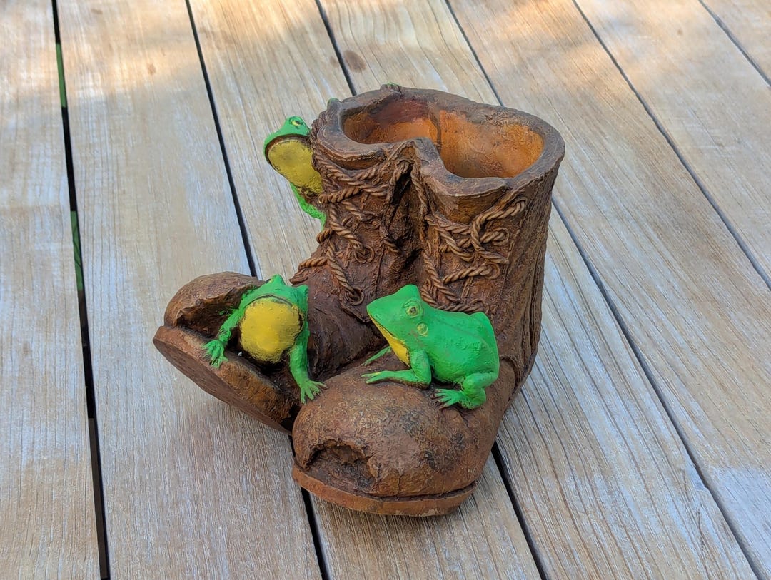 Garden Boots & Frogs Decor | Rustic Cowboy Boot Planter With Frogs Yard ...