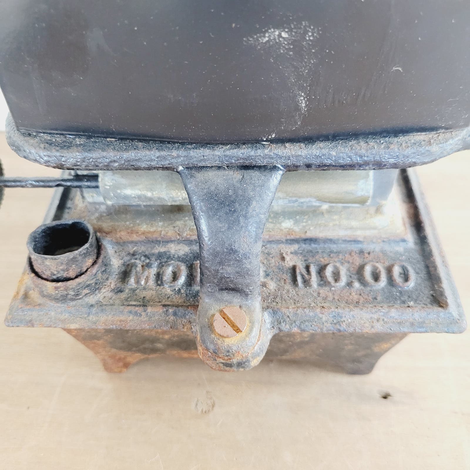 Antique CLEVELAND FDY CO No 00 Sad Iron Heater Kerosene Cast Iron Stove ...