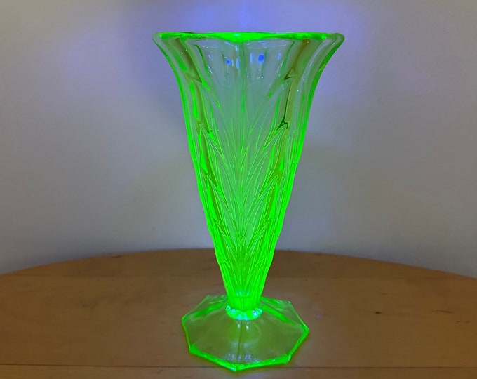 Vintage Art Deco Green Glass Vase, Glass Vase - Etsy