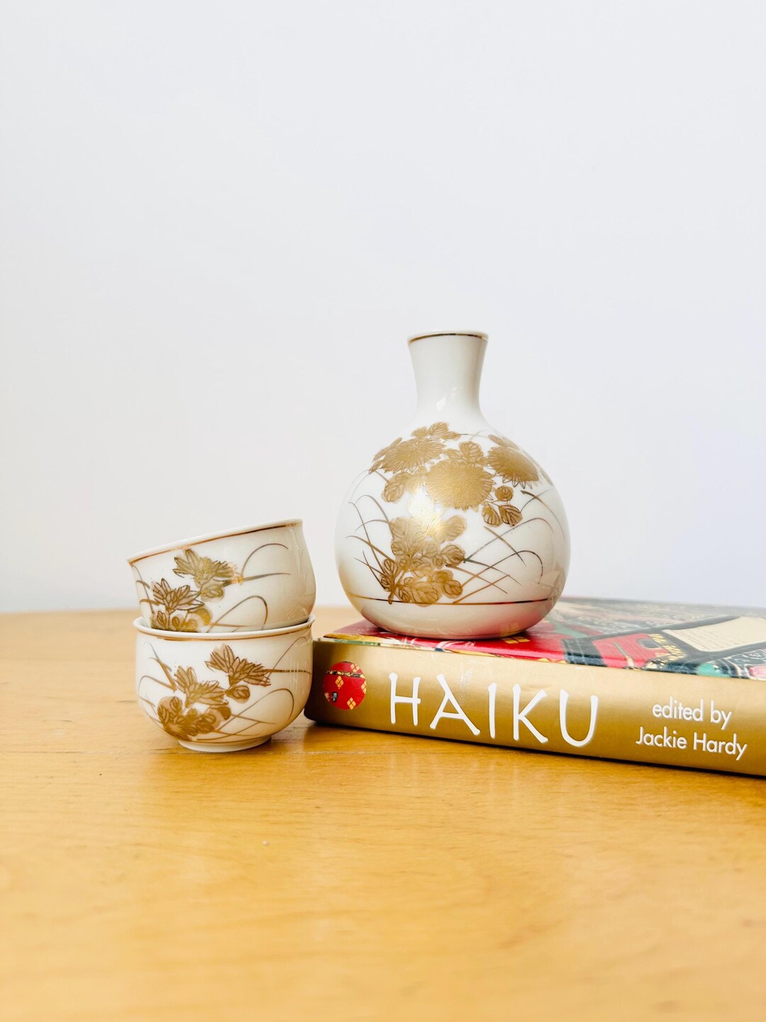 Antique Japanese Kutani Sake Set, Hand-painted Porcelain Sake Bottle ...