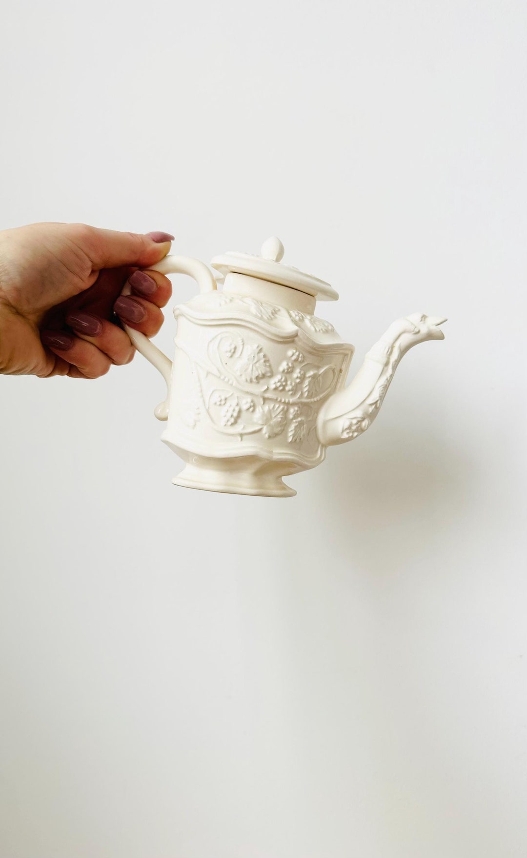 Small Porcelain Teapot, Royal Creamware Victoria and Albert Museum ...