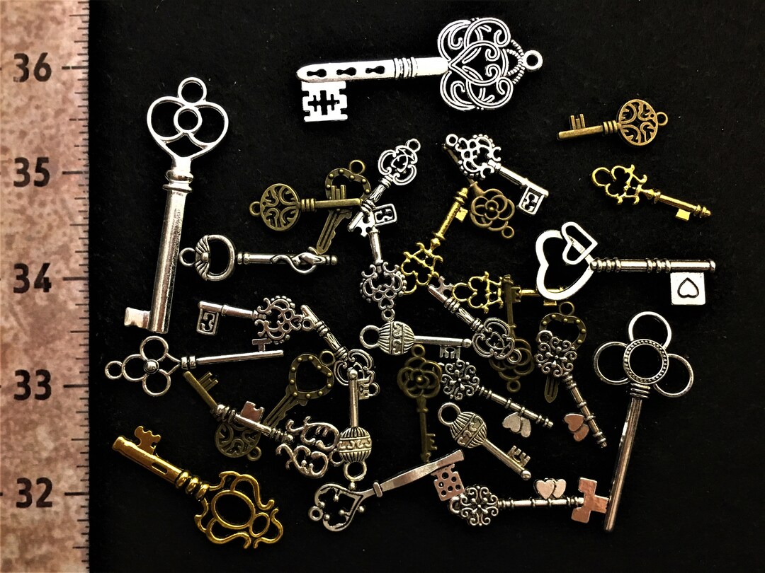 Pretty Replica Vintage Keys Crafts Cards Antique Skeleton Chest ...