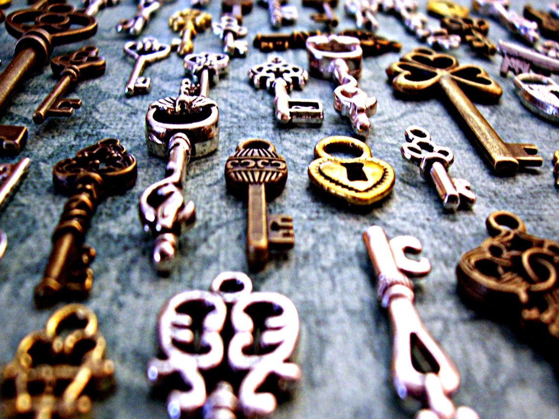 Old Bulk Lot Skeleton Keys Vintage Antique Replica Charms - Etsy