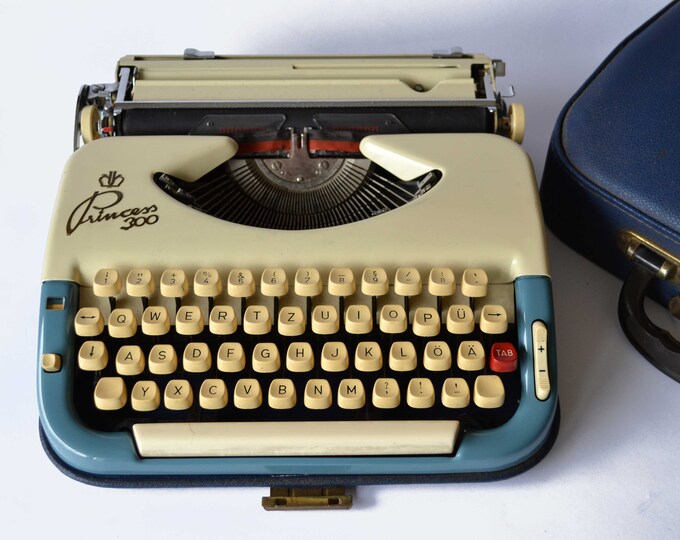 Princess 300 Typewriter, Slim Portable Typewriter, Retro Industrial ...