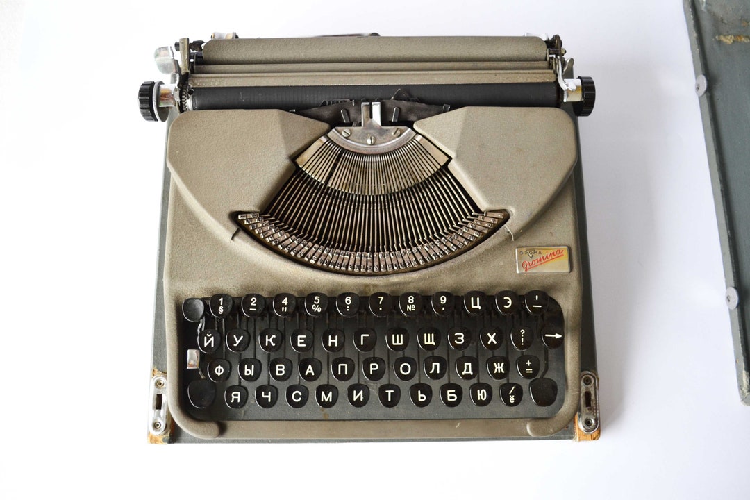 Groma Gromina Small Flat Typewriter, Working RUSSIAN Keyboard ...