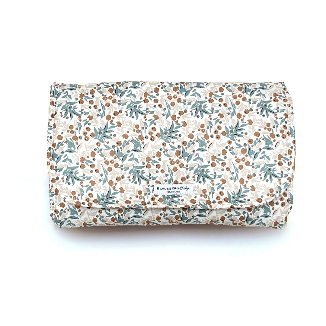 Wipeable Changing Bag With Changing Mat for on the Go. Materials ...
