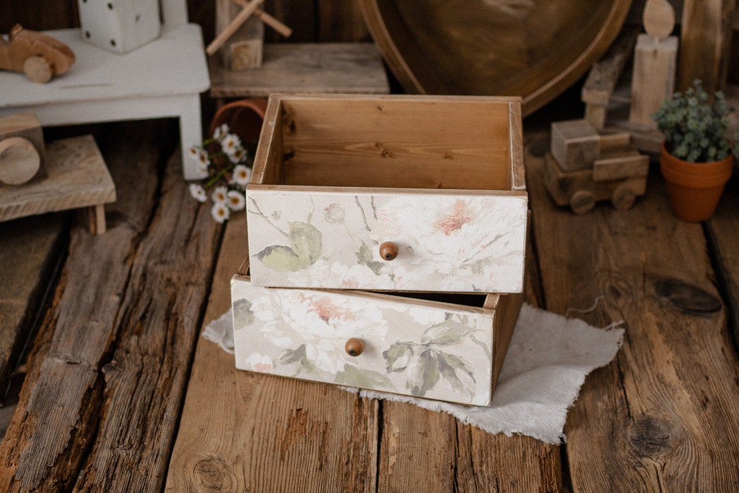 POSING CRATE Newborn and Baby Prop, FLORAL, Vintage Style Box, Newborn ...