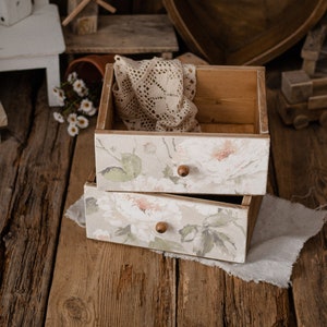 POSING CRATE Newborn and Baby Prop, FLORAL, Vintage Style Box, Newborn ...
