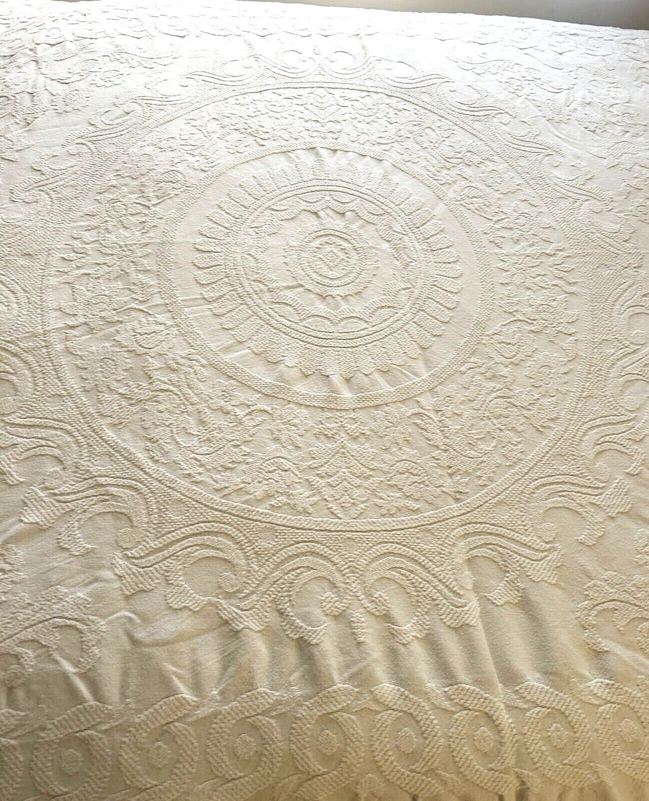 Fringed Chenille Medallion Bedspread Mid Century off White Cotton Full ...