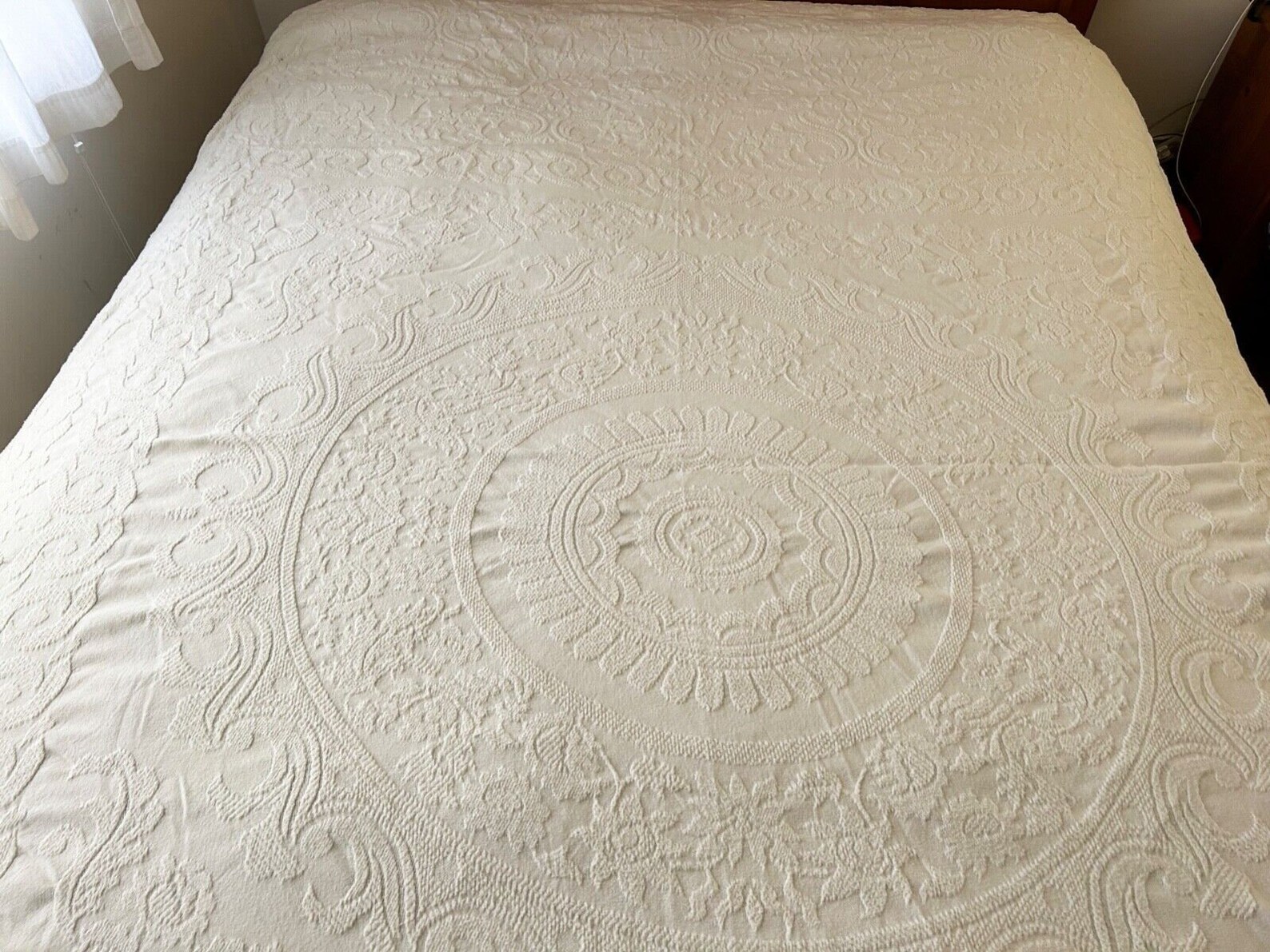 Fringed Chenille Medallion Bedspread Mid Century off White Cotton Full ...