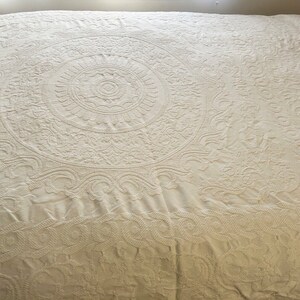 Fringed Chenille Medallion Bedspread Mid Century off White Cotton Full ...