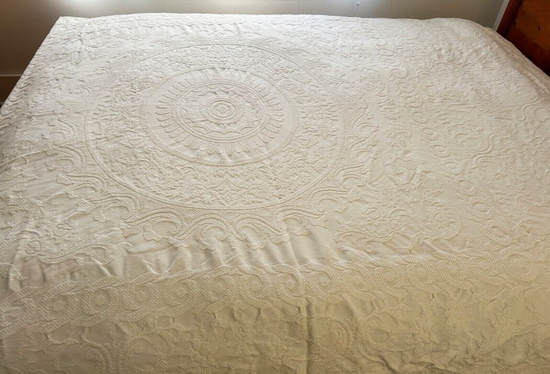 Fringed Chenille Medallion Bedspread Mid Century off White Cotton Full ...