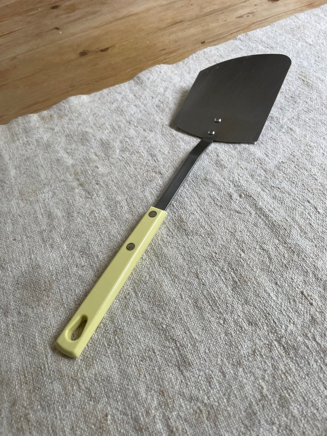 Authentic Vintage Royal Brand Sharp Cutter Spatula With Yellow Handle ...