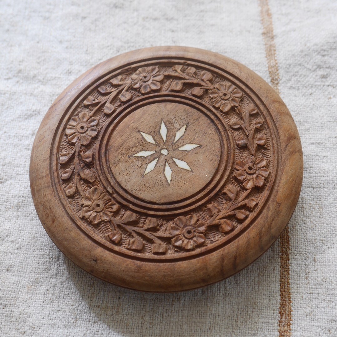 Vintage Raised Wood Trivet / Round Carved Wood Board / Wood Trivet - Etsy