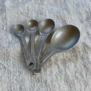 Authentic Vintage US STD Measuring Spoons / Aluminum Vintage Measuring ...