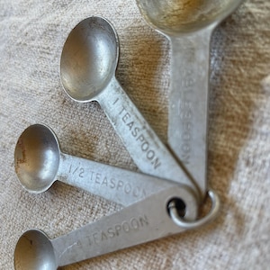 Authentic Vintage Metal Measuring Spoons, Aluminum Vintage Measuring ...