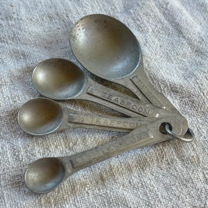 Authentic Vintage US STD Measuring Spoons / Aluminum Vintage Measuring ...