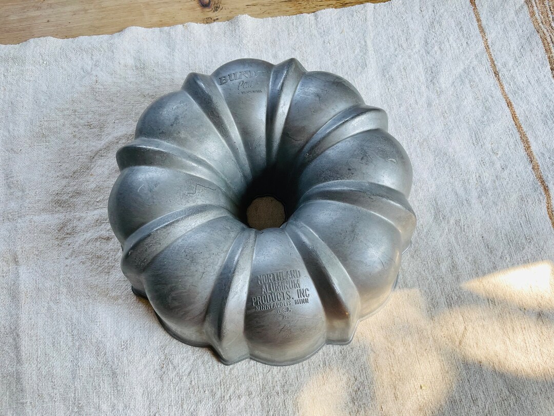 Cast Aluminum Bundt Pan Northland Products, Heavy Grey Bundt Pan ...