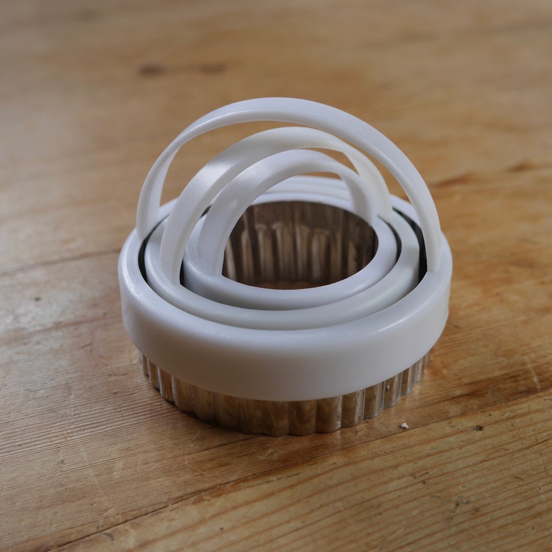 Three Nesting Biscuit Cutters / Metal and Plastic Fluted Cutting Edge ...