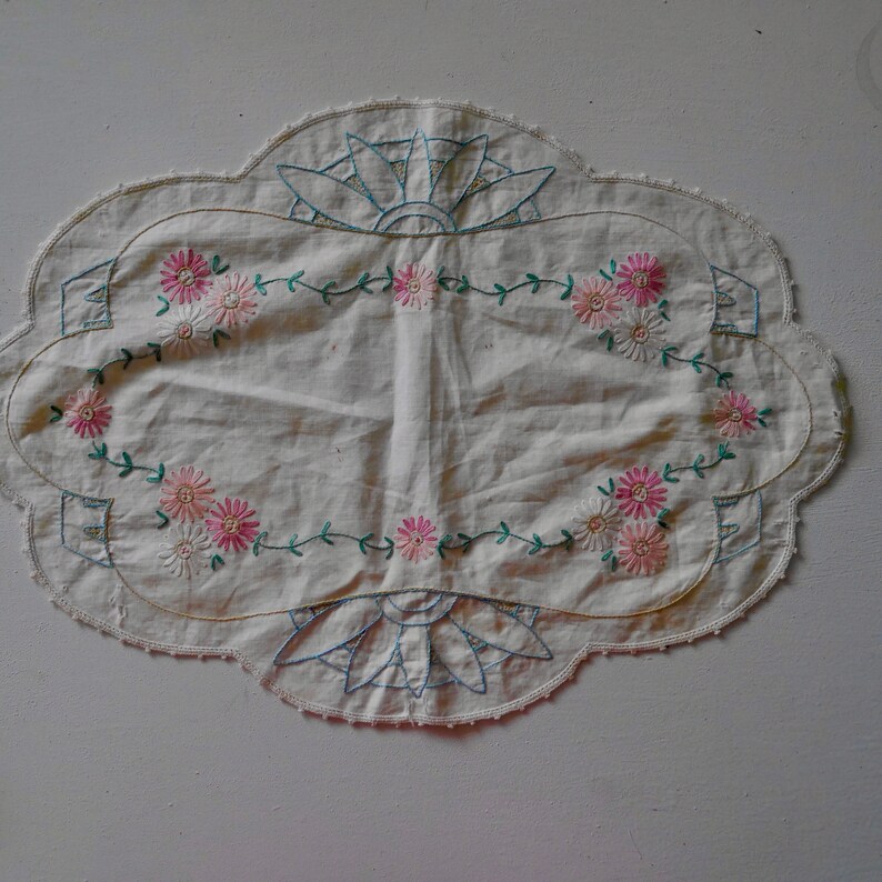 Spring Floral Embroidered Vintage Table Topper - Etsy