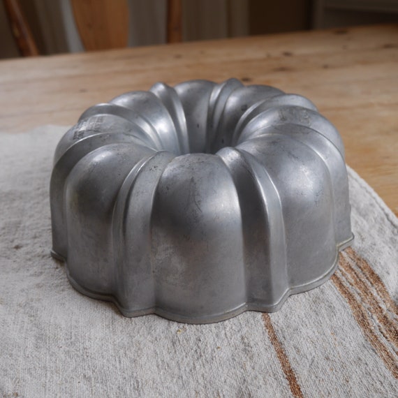 Original Silver Cast Aluminum Bundt Pan Northland Products / | Etsy