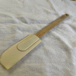 Authentic Vintage Pyrex Bowl Spatula or Plate Scraper With Wood Handle ...