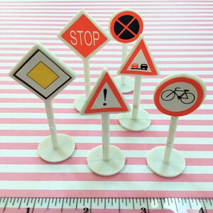 Vintage Road Sign Cake Toppers (set of 12), Plastic Traffic Sign Decor ...