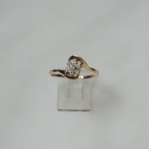 Diamond Cluster Ring / Vintage Estate 10K Gold 0.07TCW Diamond Flower ...