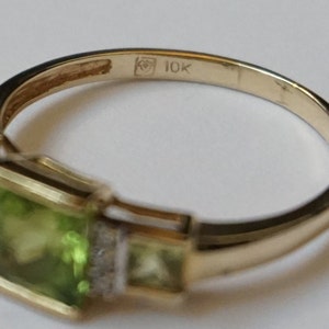 10K Gold Peridot Ring / Vintage Estate 10K Gold 0.99TCW Three-stone ...