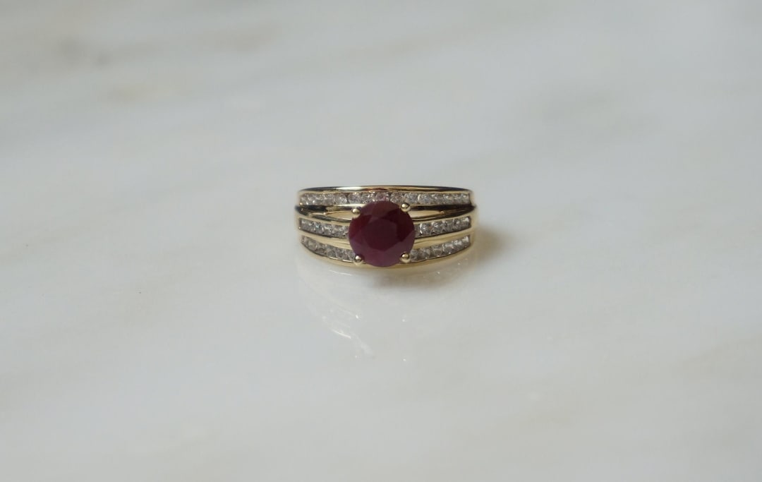 2 Carat Ruby Ring / Vintage Estate 10K Gold 1.90 Carat Round Ruby ...