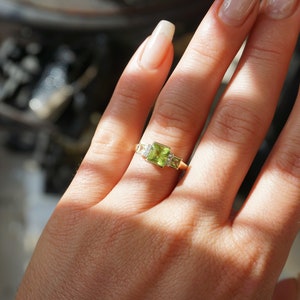 10K Gold Peridot Ring / Vintage Estate 10K Gold 0.99TCW Three-stone ...