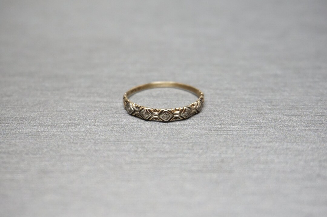 Art Deco Diamond Band / Antique Estate C1930 10K Gold 0.07TCW Five ...
