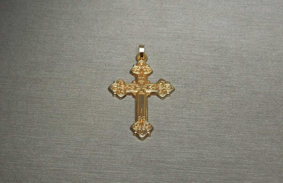Unisex Vintage Estate 14K Gold hollow Engraved Roman Cross Pendant ...