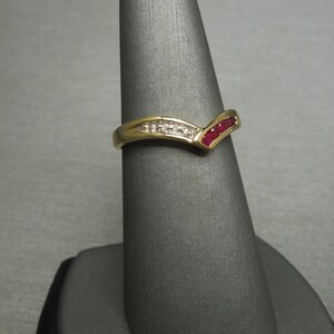 Ruby Ring Guard / Vintage Estate 1980s 10K Gold 0.35TCW Ruby & Diamond ...