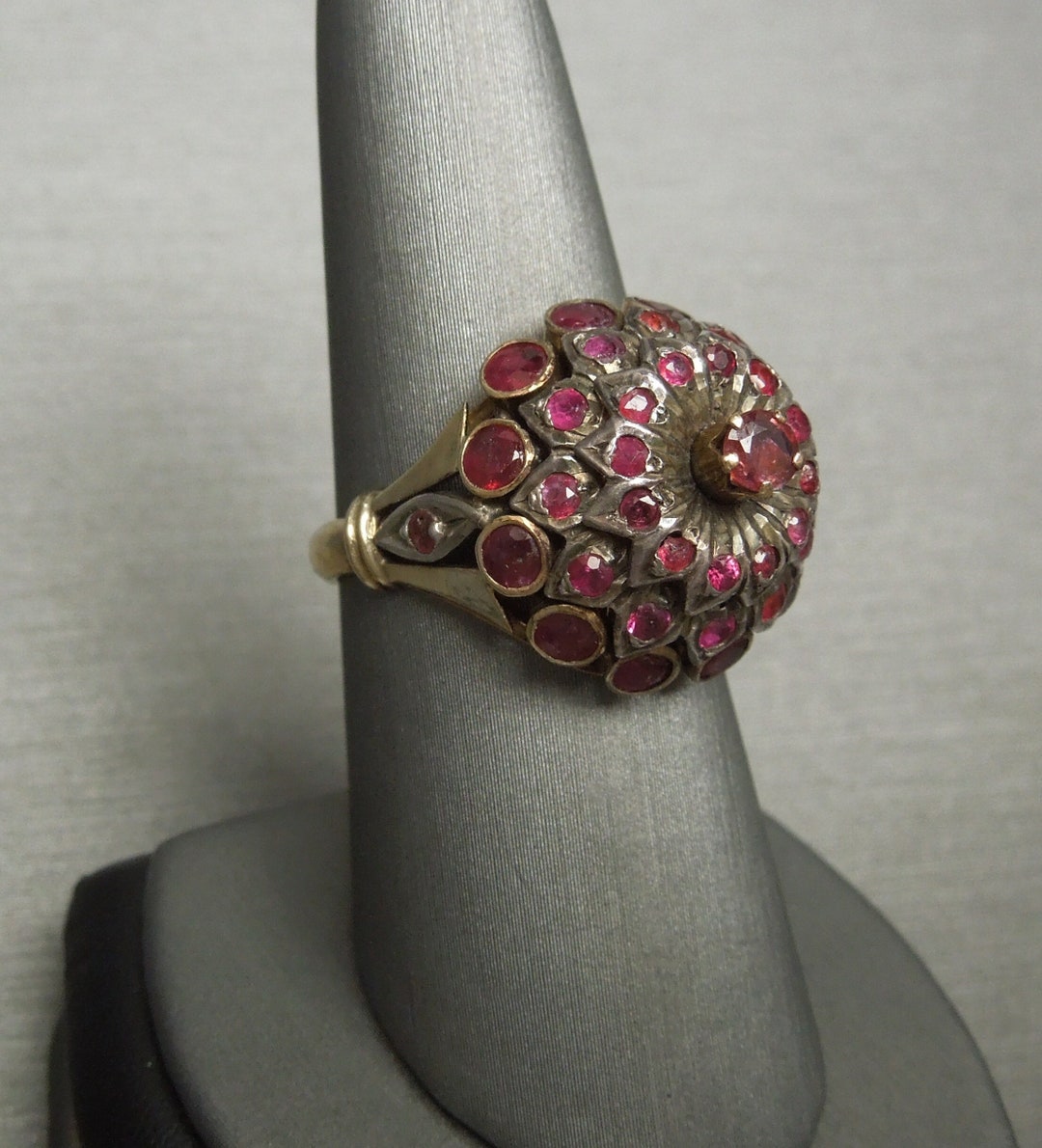 Mid Century Estate C1960 8kt Gold 2 Carat Ruby Thai Princess Ring ...