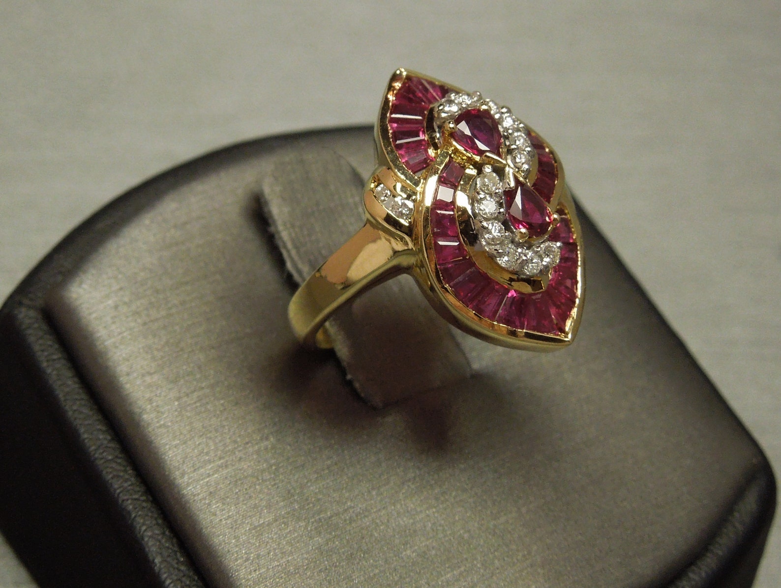 Vintage Retro Art Deco Estate 18K Gold 2.35TCW Fine Red Ruby & Diamond ...