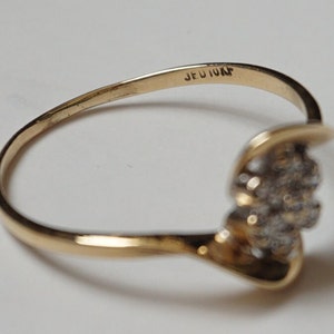 Diamond Cluster Ring / Vintage Estate 10K Gold 0.07TCW Diamond Flower ...
