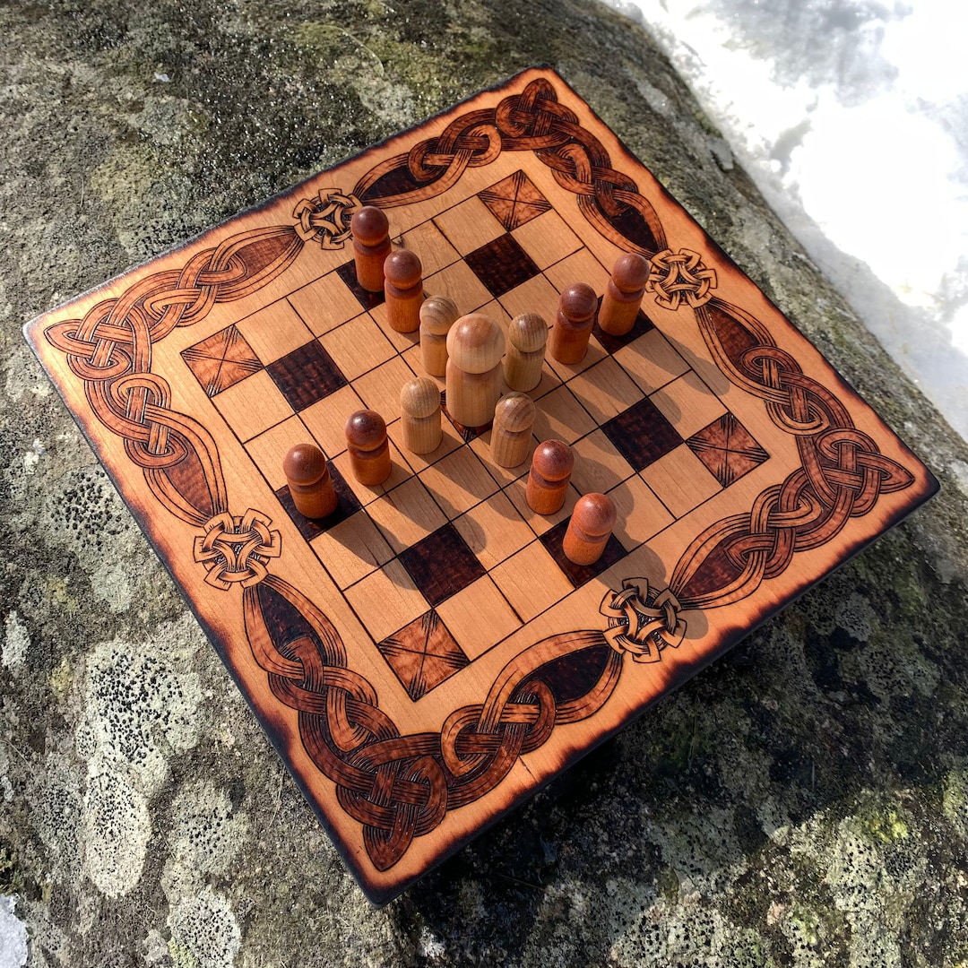 Hnefatafl Game: 7x7 Square Grid Historical Irish Brandub & Modern ...