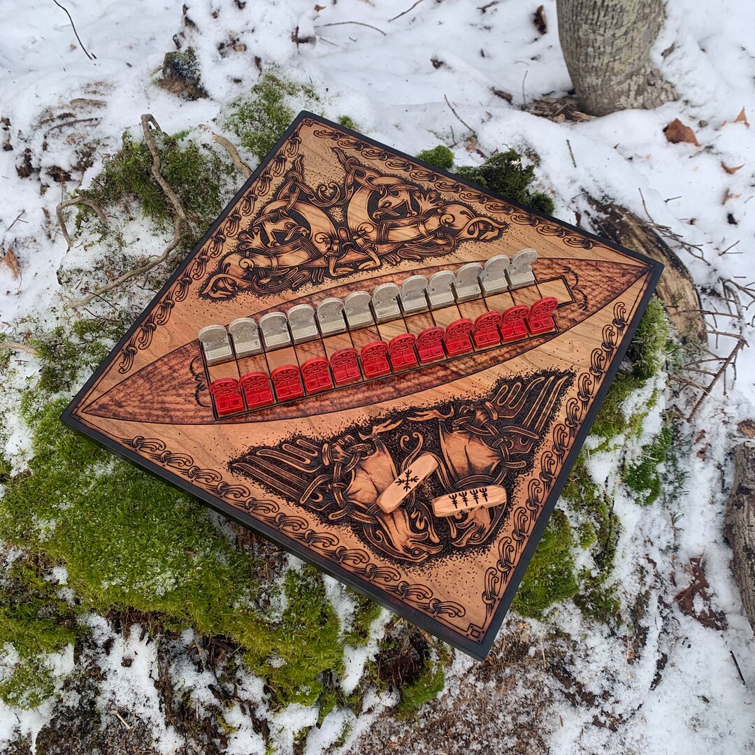 Daldøs Board Game: Norwegian "running Fight" Game, Sáhkku, Handcrafted ...