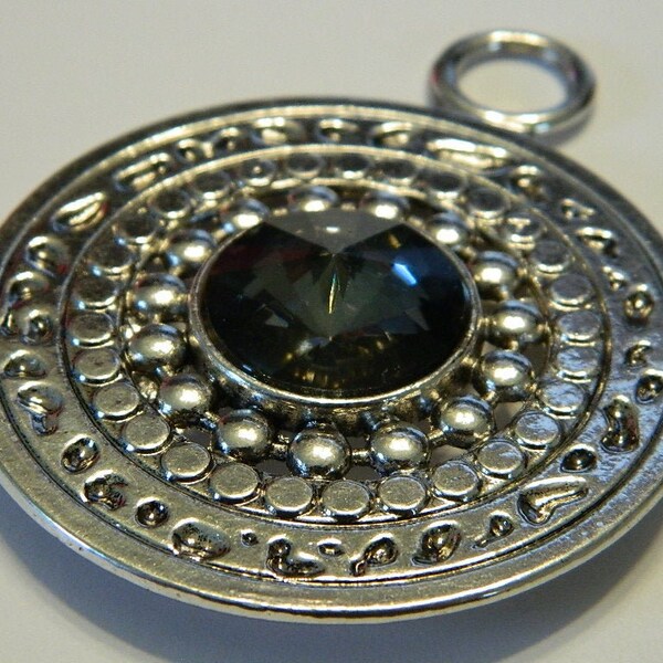 Round Pendant - Etsy