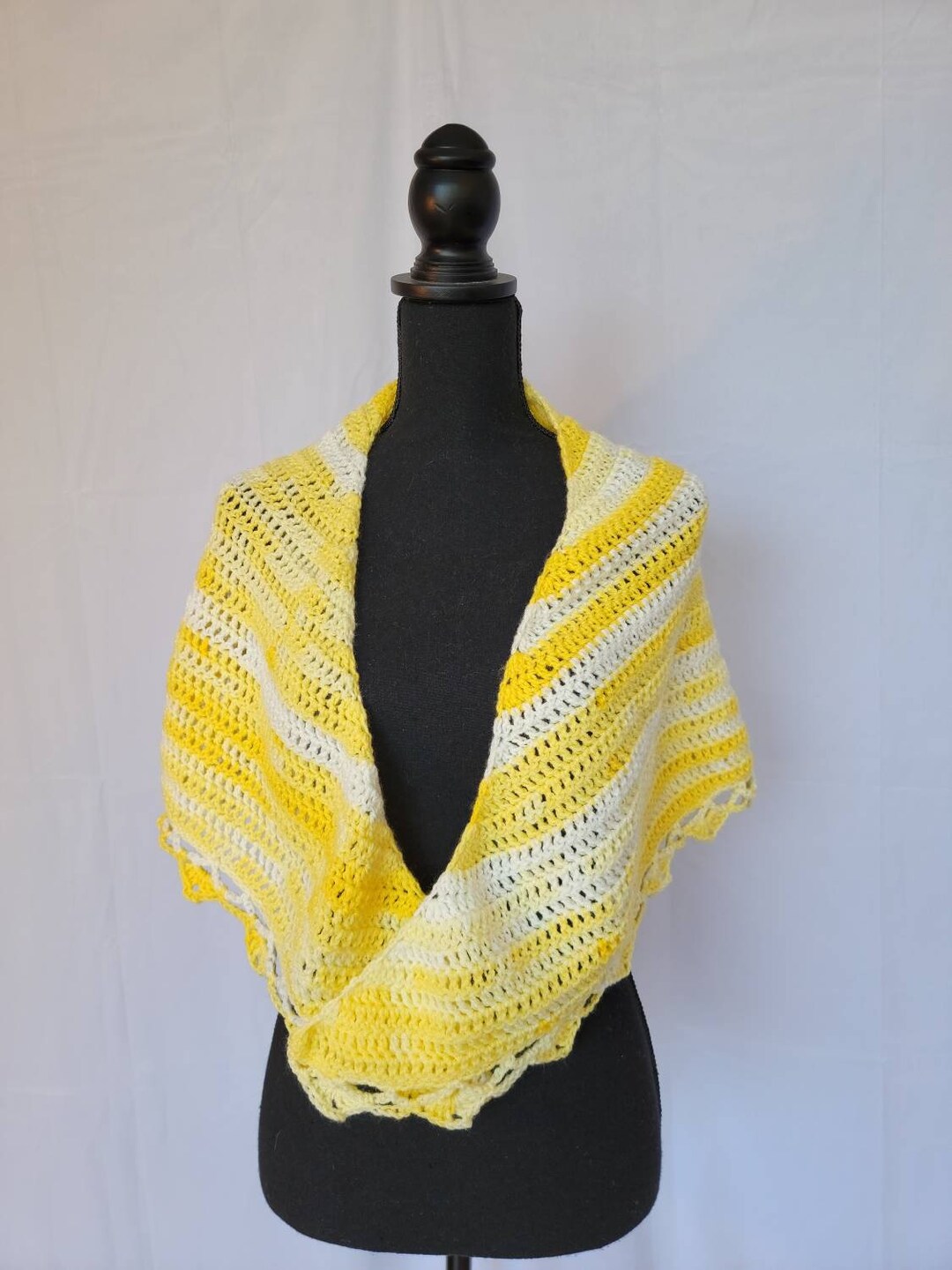 Crochet Shawl Yellow and White. Perfect for Summer Outfits. - Etsy