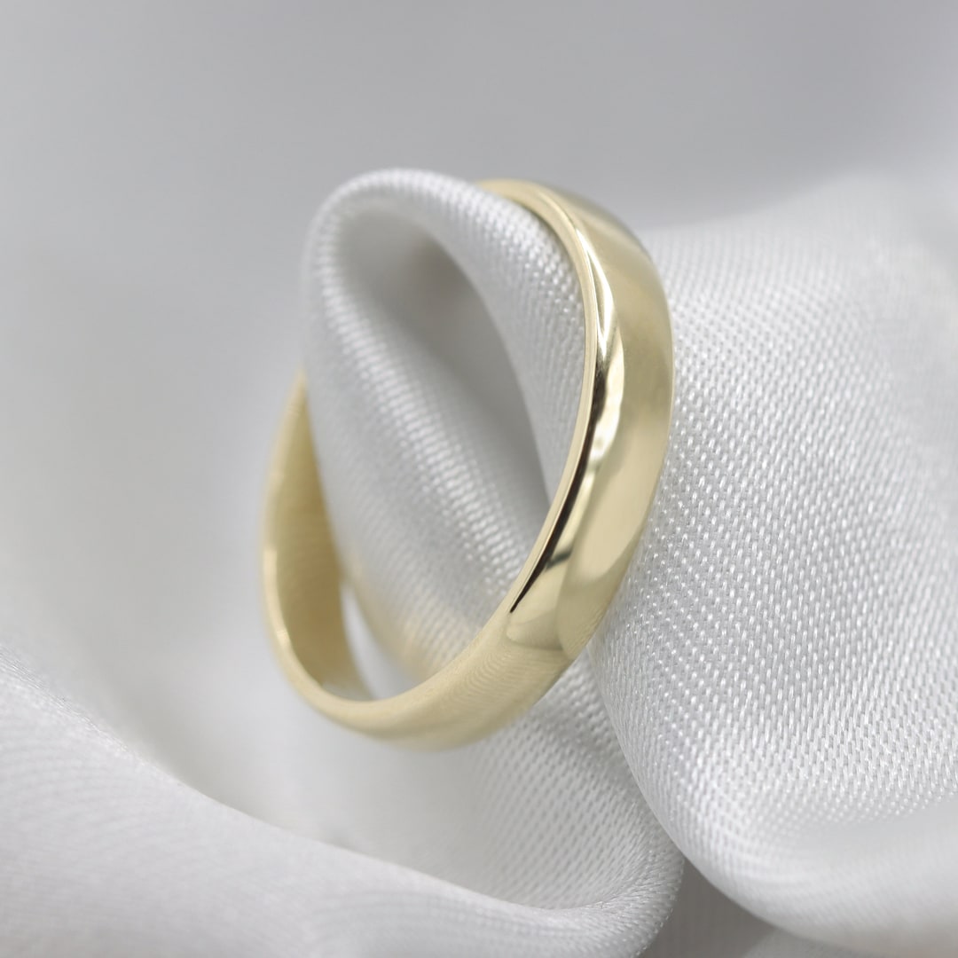 Beautiful Simple Wedding Band in Solid Gold - 14K Gold Ring - 18K Gold ...