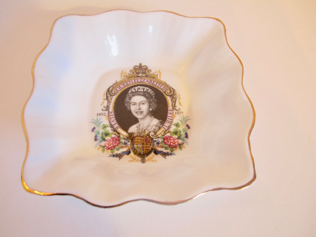 VINTAGE - Ceramic Dish- Queen Elizabeth II Great British Vintage, Bone ...