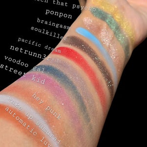 CYBER SAGA Eyeshadow Palette Hybrid Duochrome Multichrome Chameleon ...