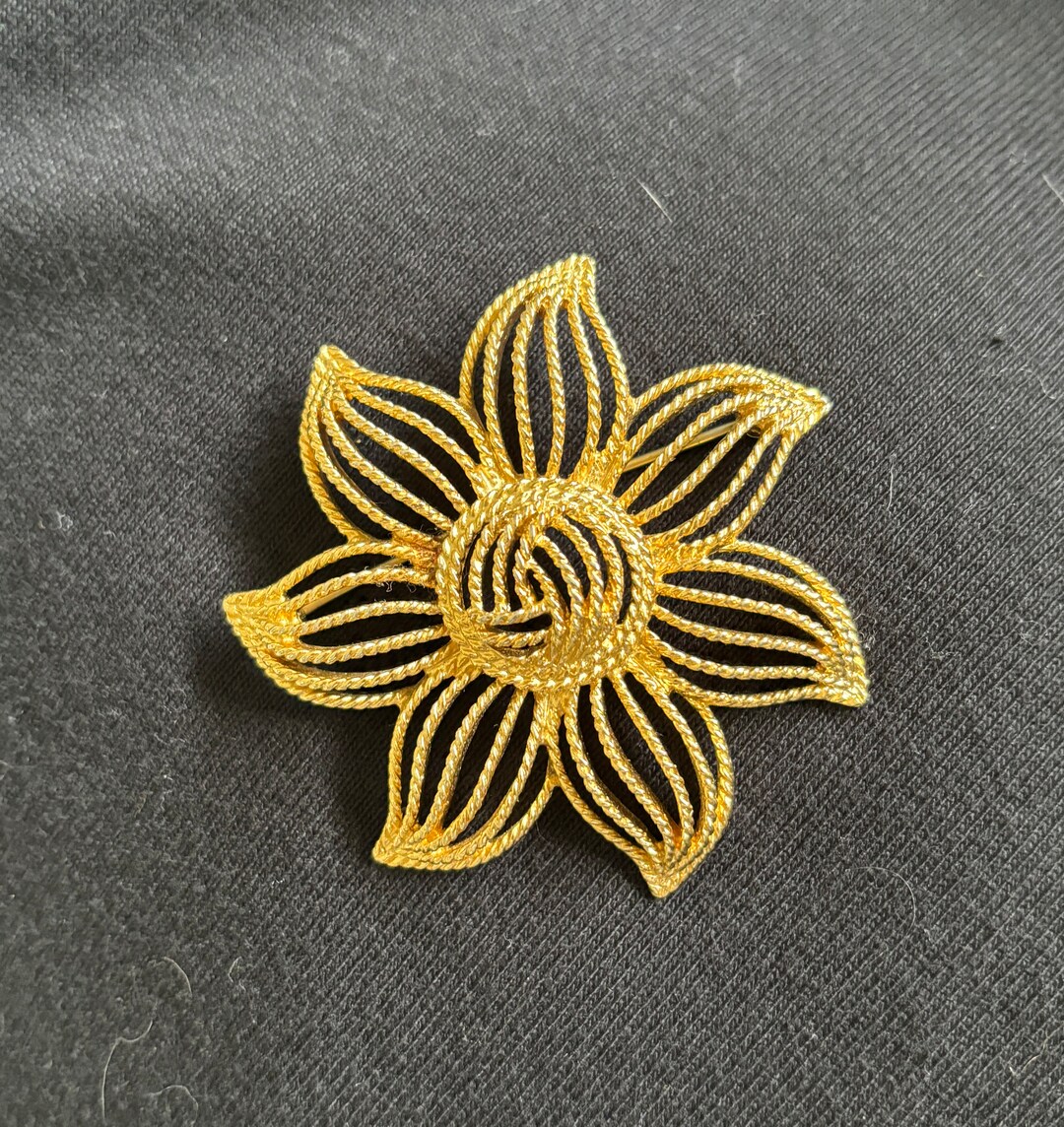 Vintage Monet Flower Brooch Large Textured Twisted Gold 1970s Signed - Etsy
