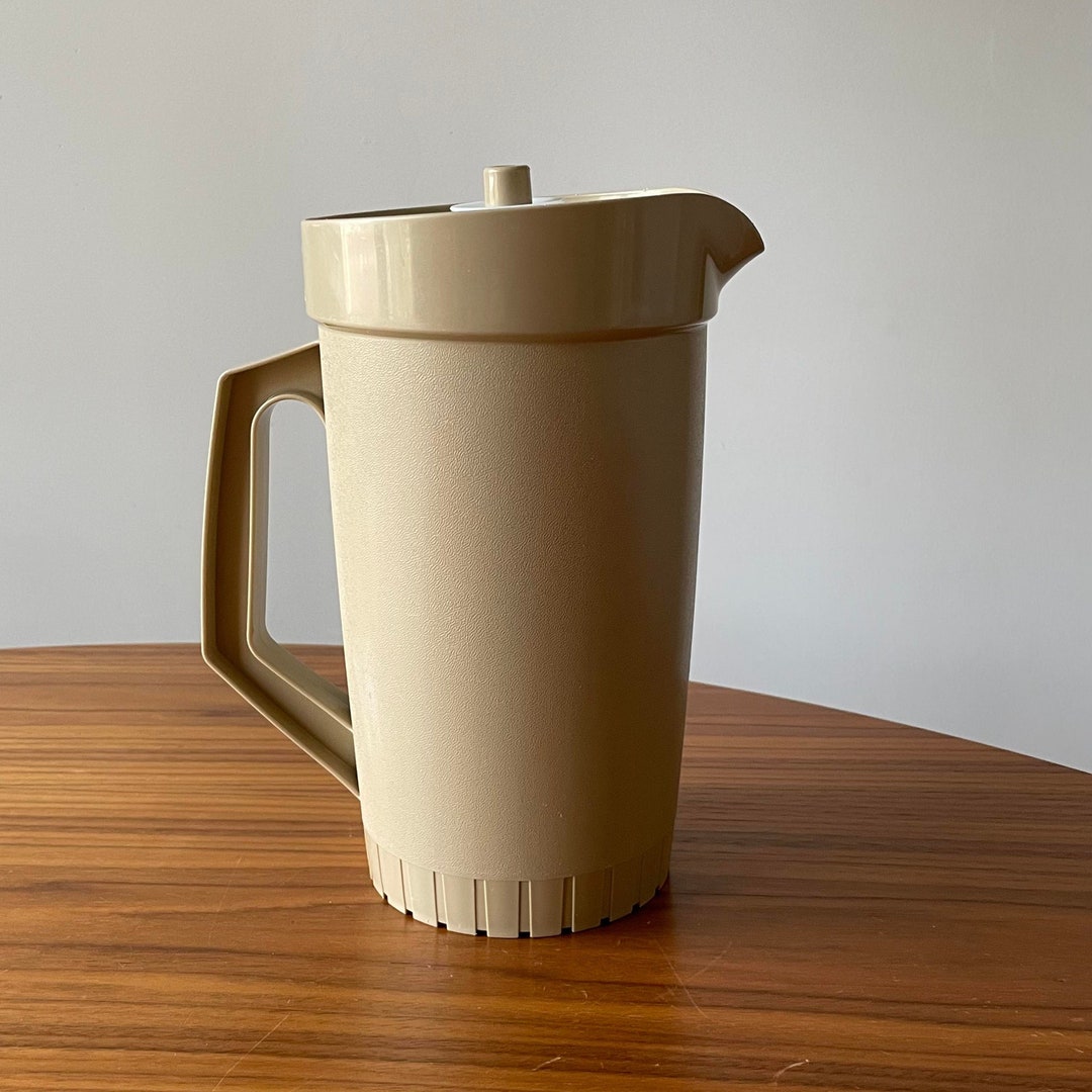 Vintage Tupperware 2-quart Pitcher #800-6 With Push Button Lid #801-12 ...