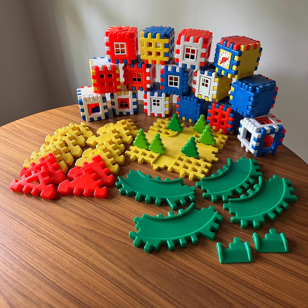 HUGE LOT Little Tikes Wee Waffle Block Set, 115 Pieces Build A House ...