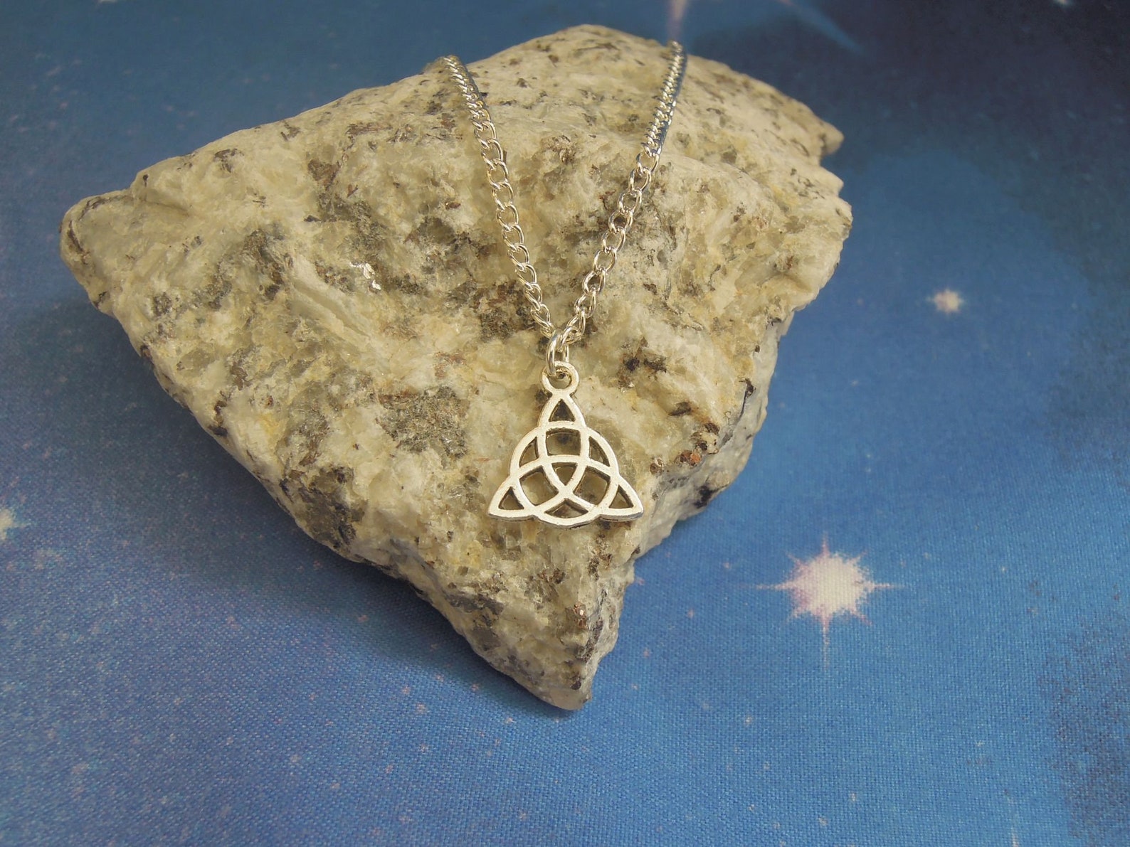 Triquetra Necklace (small) - Celtic Triquetra - Infinity Knot Pendant ...