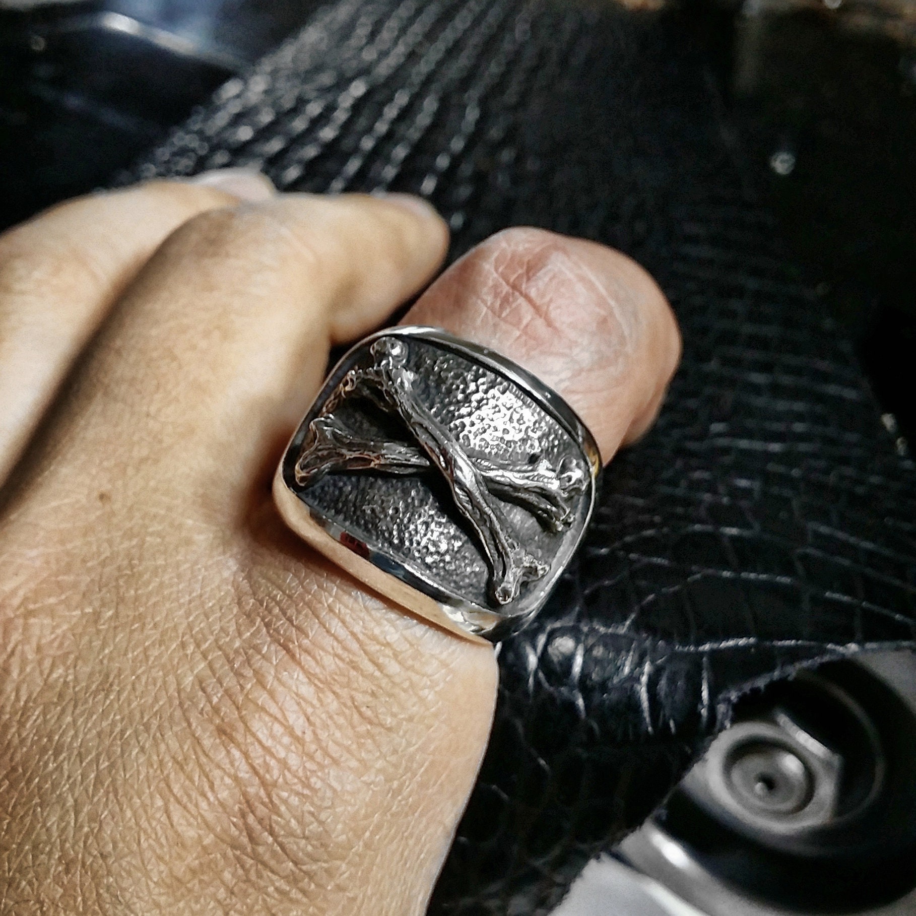 925 Sterling Silver Large Cross Femur Ring / Bones Ring / Skull Ring ...