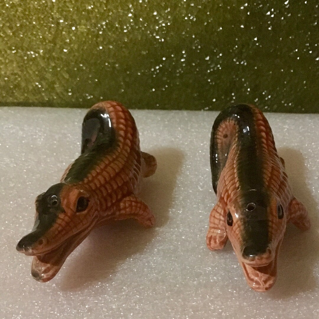 Vintage Hand Painted Alligator Salt and Pepper Shakers - Etsy